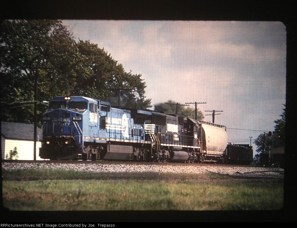 NS 8591 , goes around the curve towards Poplar street